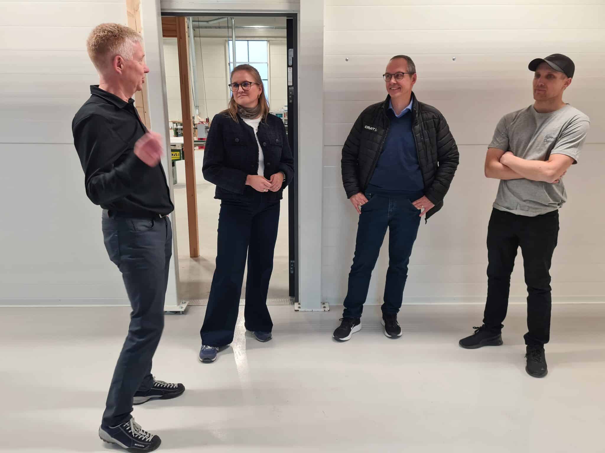 Rennebu Dører åpner nye produksjonslokaler på Berkåk - FI - Fremtidens ...